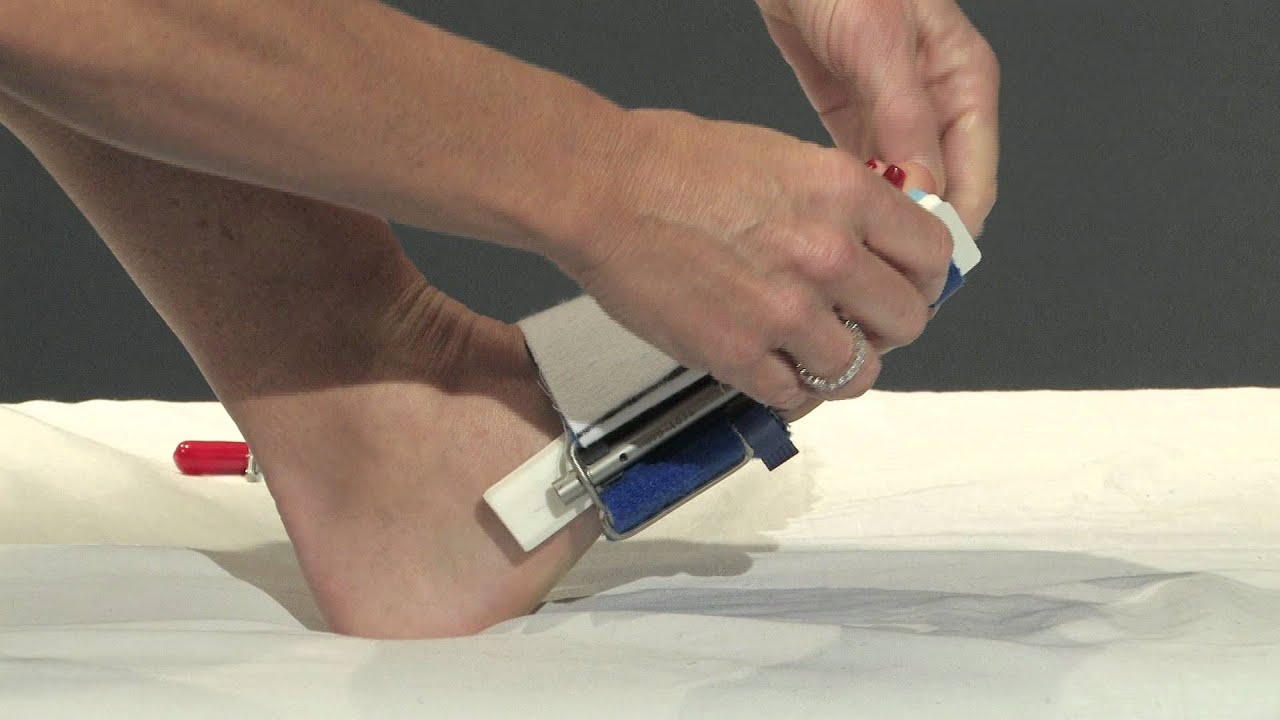 Wearing the Hallux Valgus Dynasplint® System - YouTube