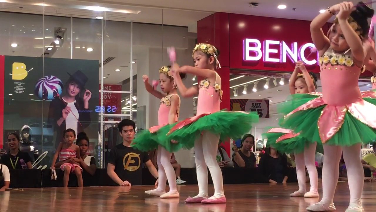 Peyton's 1st Ballet Recital - YouTube