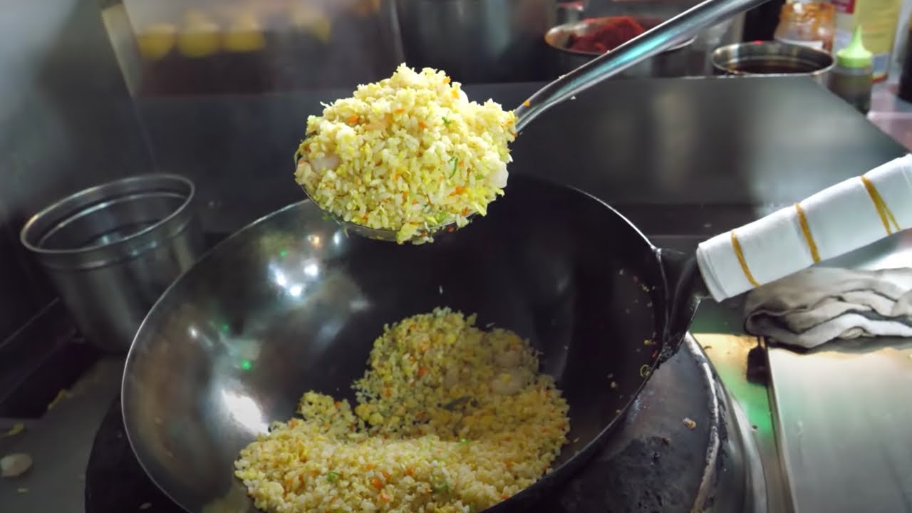 $4 Michelin Star Egg Fried Rice in Singapore Hawker Street Food - YouTube