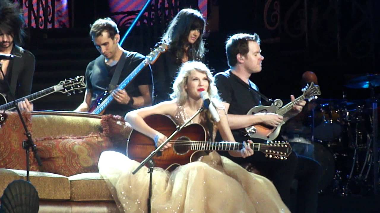 Taylor Swift, 15, Front Row - YouTube
