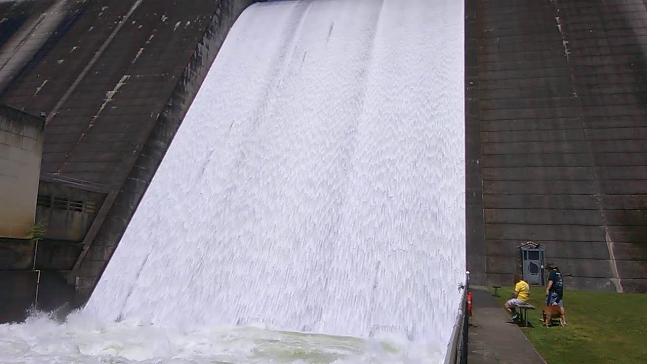 05/22/2020 1st EVER OVERFLOW of PHILPOTT LAKE DAM - YouTube