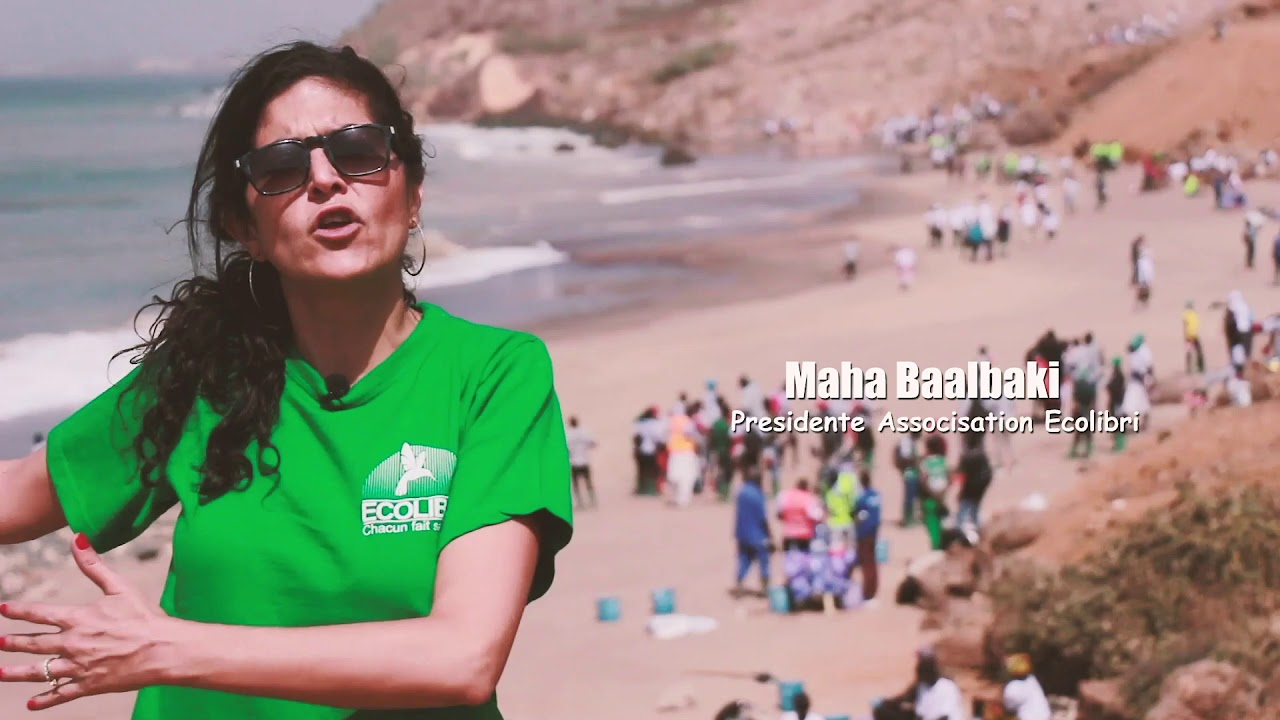 Maha Baalbaki, Présidente d'ECOLIBRI au nettoyage cap manuel - YouTube