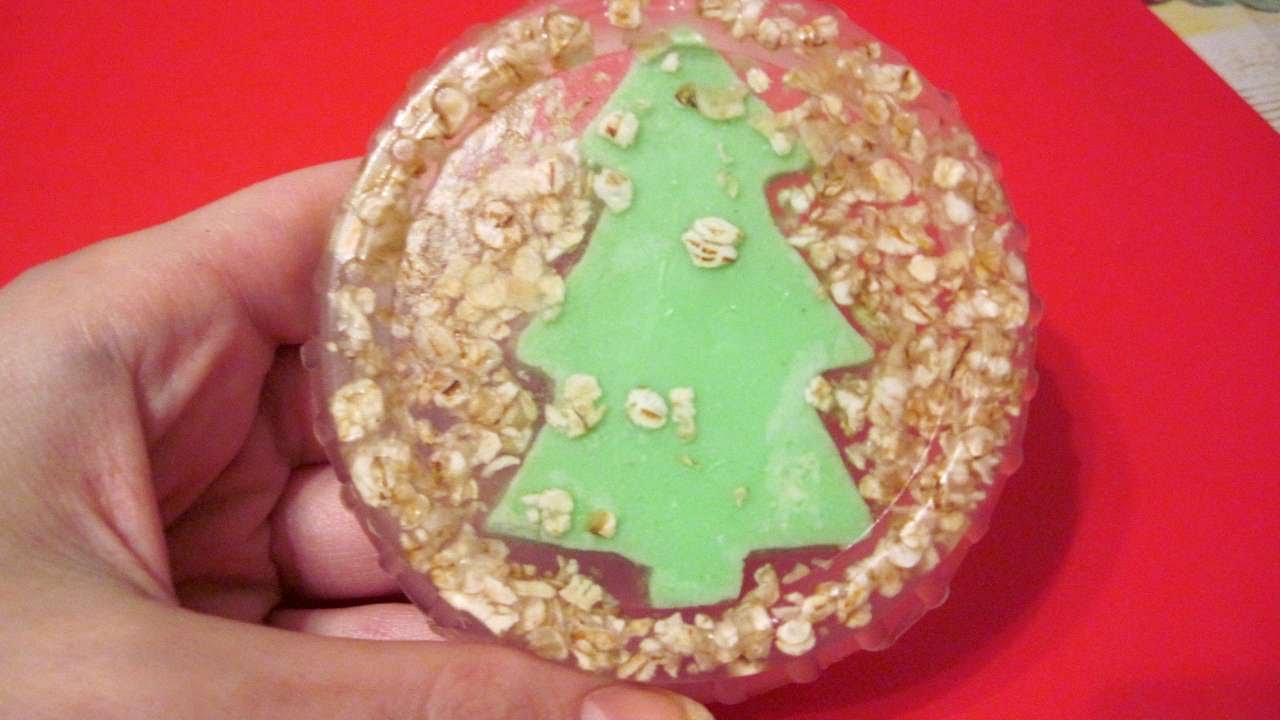 How To Make Christmas Tree Soap Bar - DIY Beauty Tutorial ...