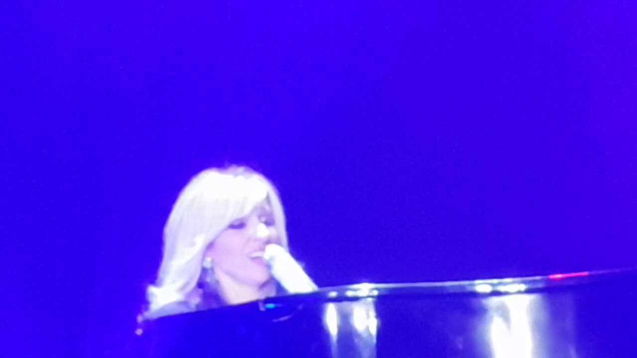 Debbie gibson live in moa arena phils,manila 2018 - YouTube