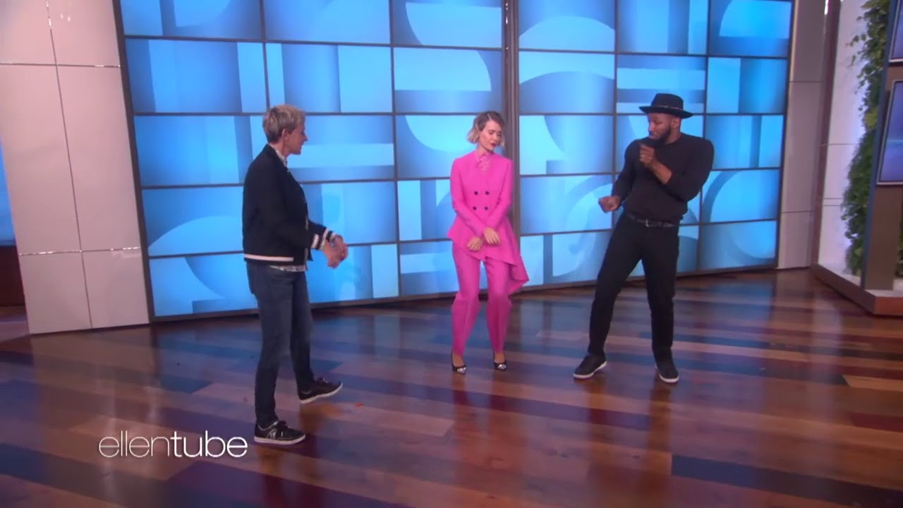 Sarah Paulson dancing to Super Trooper (by Cher) - YouTube