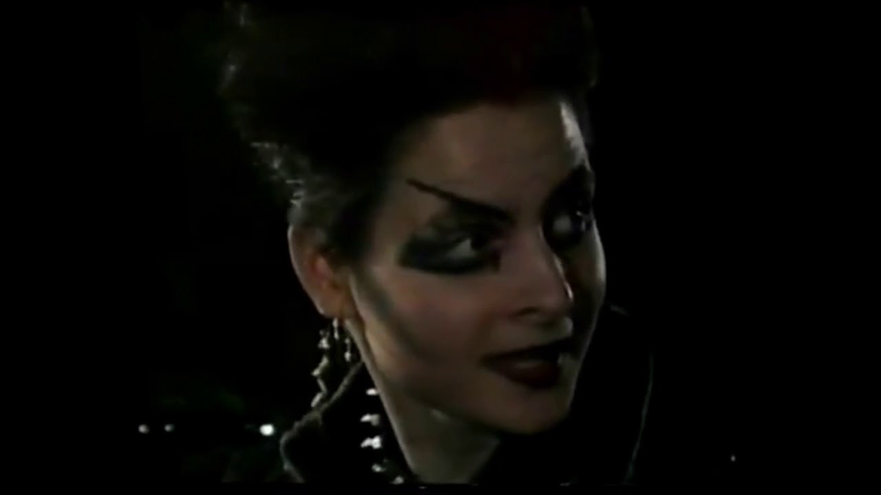 EastEnders - Mary 'The Punk' Smith Scenes (5th November 1985) - YouTube