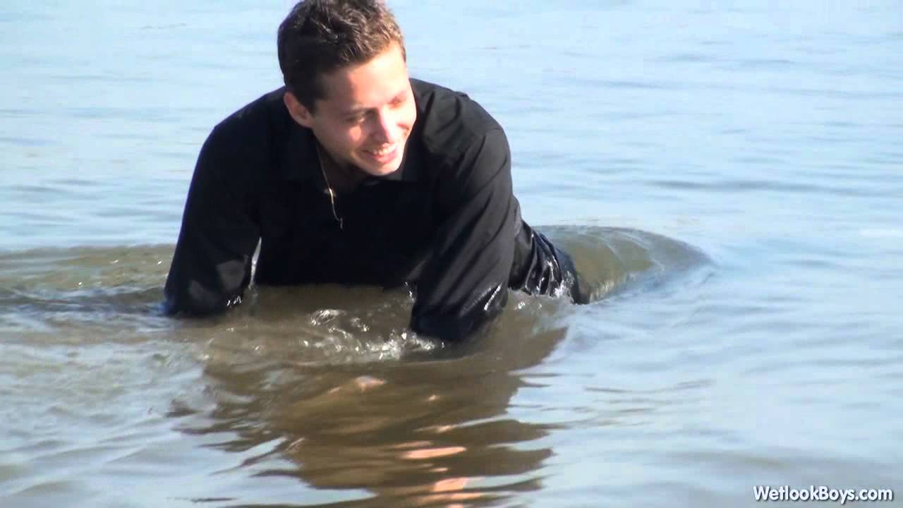 Hunk Gwen in sneakers, jeans and shirt swimming in his clothes - YouTube