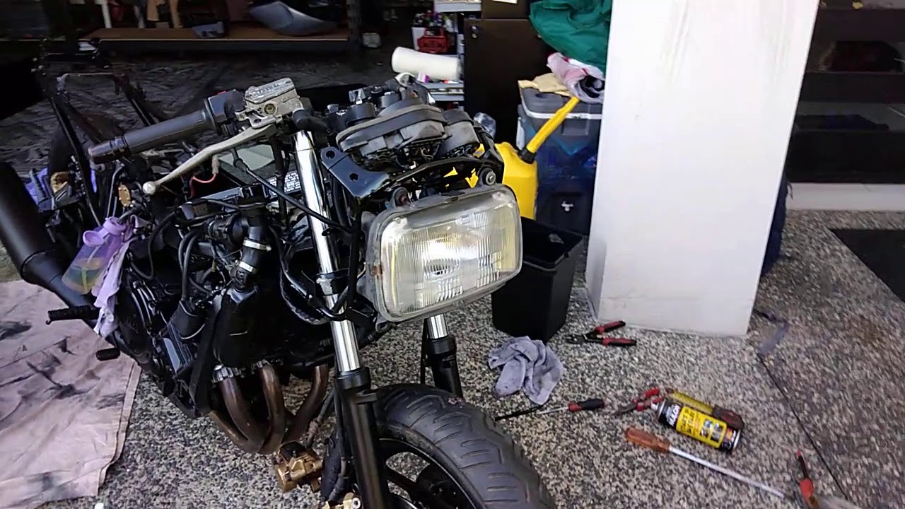 Yamaha FZ750 cafe Racer build episode 14 - YouTube