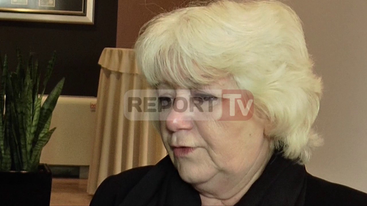 Tefta Radi rrëfen dashurinë dhe ditët e vështira në Fushë-Arrëz - YouTube