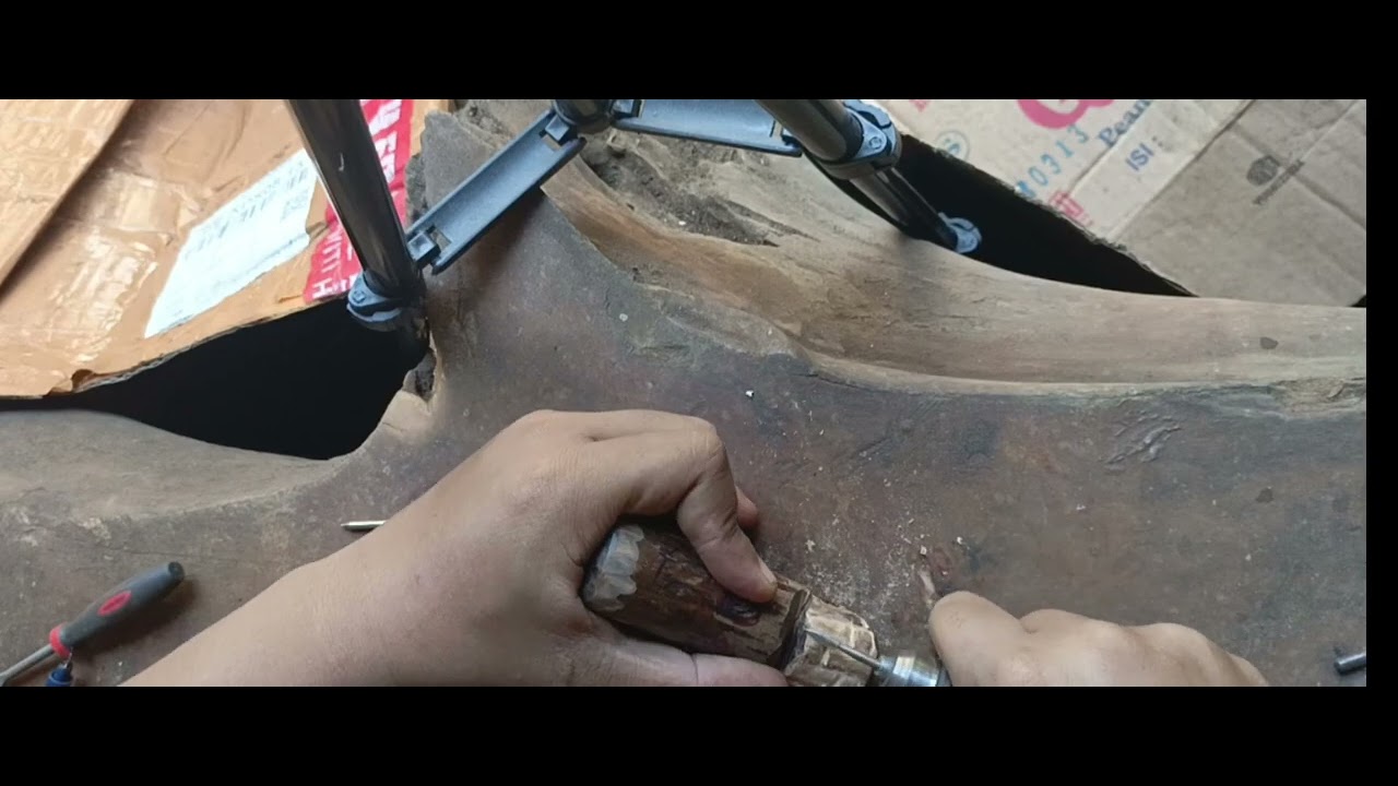 Pembuatan patung buto pandito - YouTube