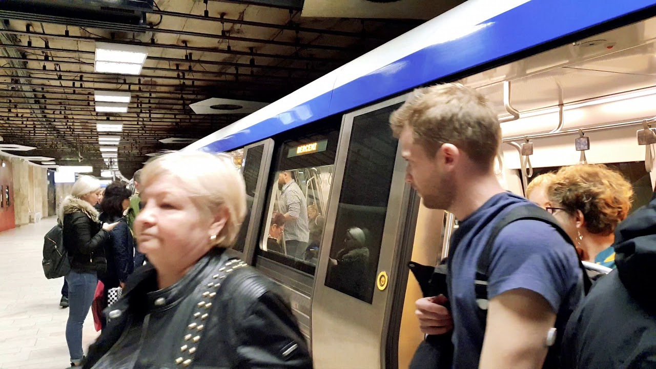 [4K 60fps] Bucharest Metro- Trains at Piața Victoriei 1 station - YouTube