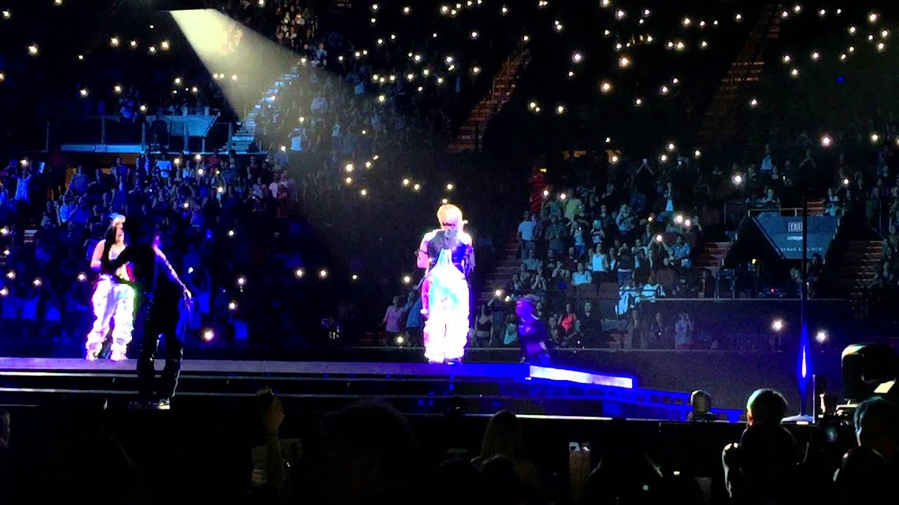 TLC - Chasing Waterfalls (Live at the Forum) - YouTube