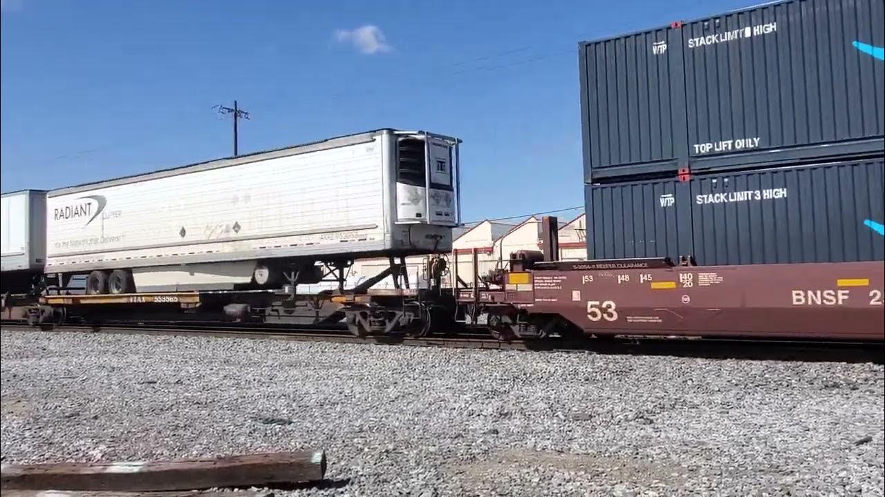 BNSF intermodal train passing Sunmaid Diamond Fresno ca - YouTube