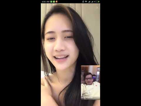 Gadis cantik hanya mengenakan selimut ##ON BIGO##