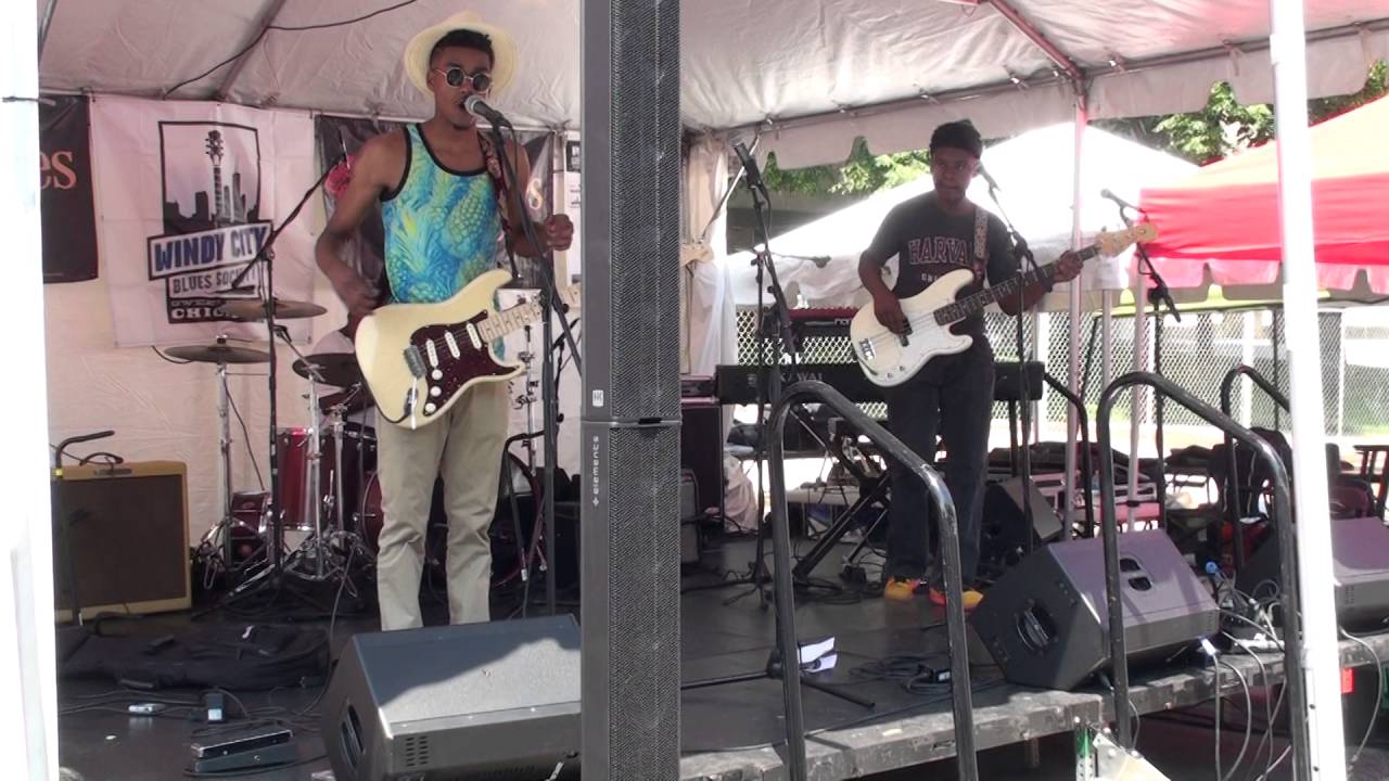 Jamiah Rogers At Chicago Bluesfest 2016 Hochie Coochie Man - YouTube
