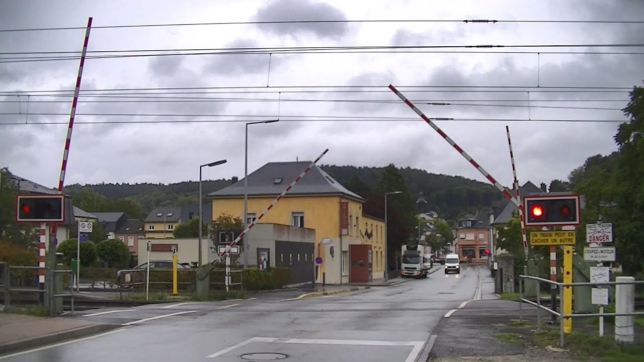 Spoorwegovergang Lintgen (L) // Railroad crossing // Passage à niveau ...