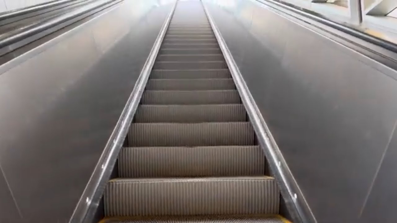 ALREADY BROKEN!! BRAND NEW Schindler 9700AE Escalators at the South ...