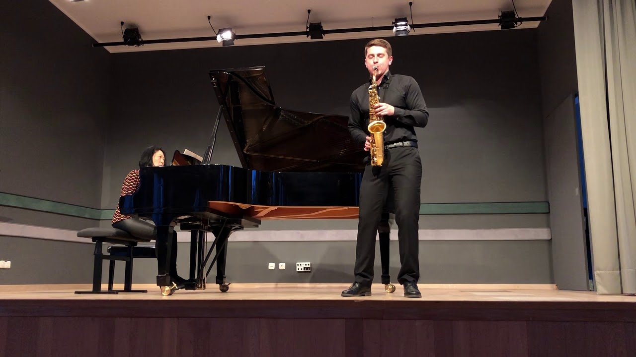 Roman Markelov - E.LARSSON - saxophone concerto, 2 part. - YouTube