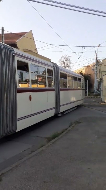 3720-as tolat a kocsiszínnél #retro #bkv #bkk #nostalgia #villamos #tram #3720 #fvv #bengali ...