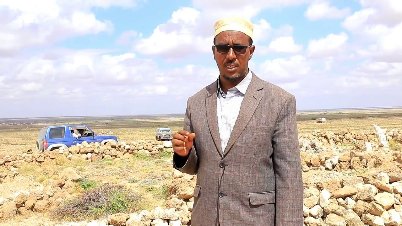 Qorihaardaaye Ziyaaradii Qabuuraha awoowyaal Aadan Mahad Faarax iyo ...