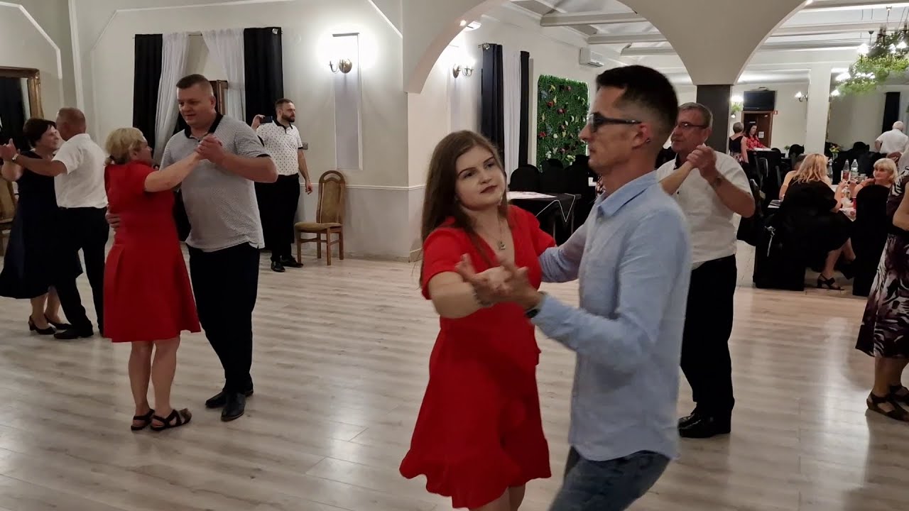 Żebyś nie powiedział, żem nie tańcowała! - pośpiewała MŁODA TANCERKA ...