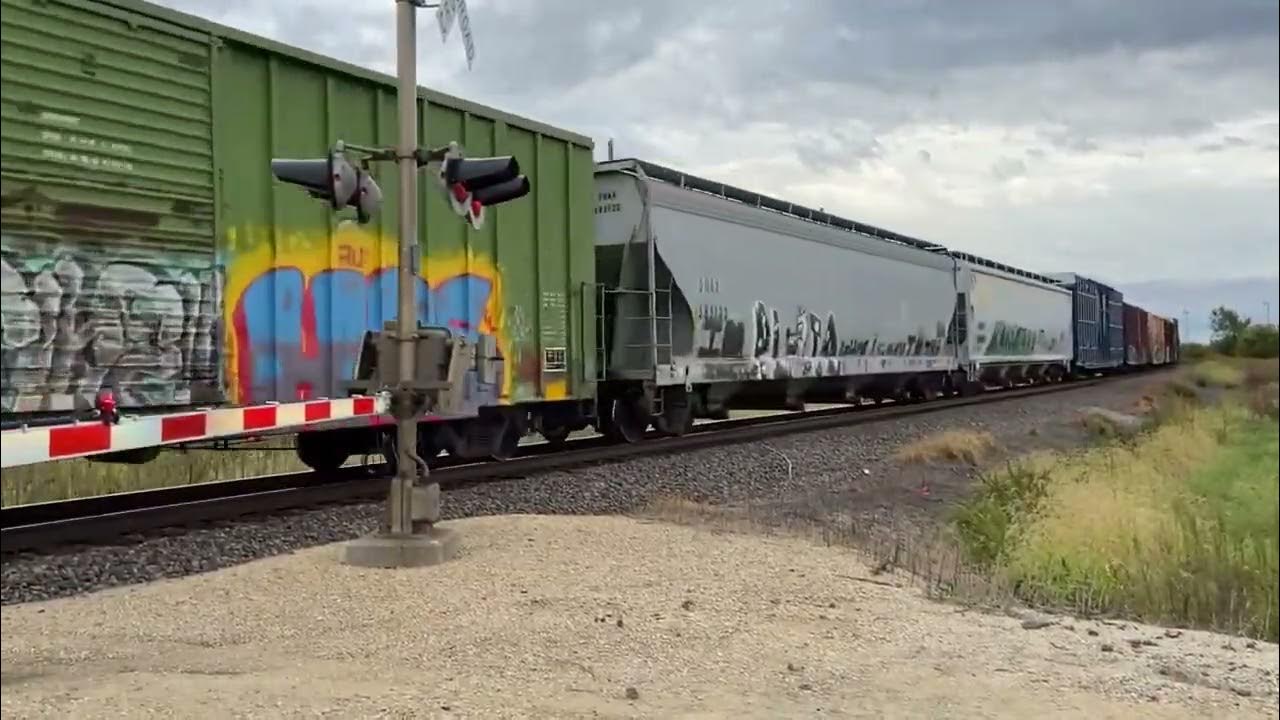 Westbound BNSF Manifest on the Shabbona Curve - Shabbona, IL - YouTube