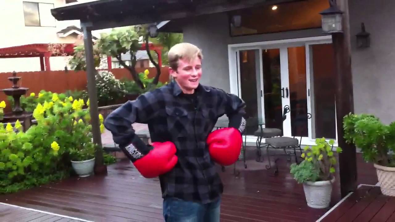 Backyard boxing #2 - YouTube