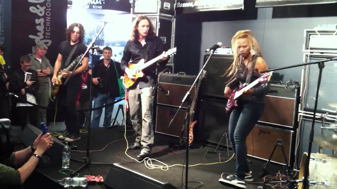 Divinity Roxx & Band Live time and space @ Messe 2011 - YouTube