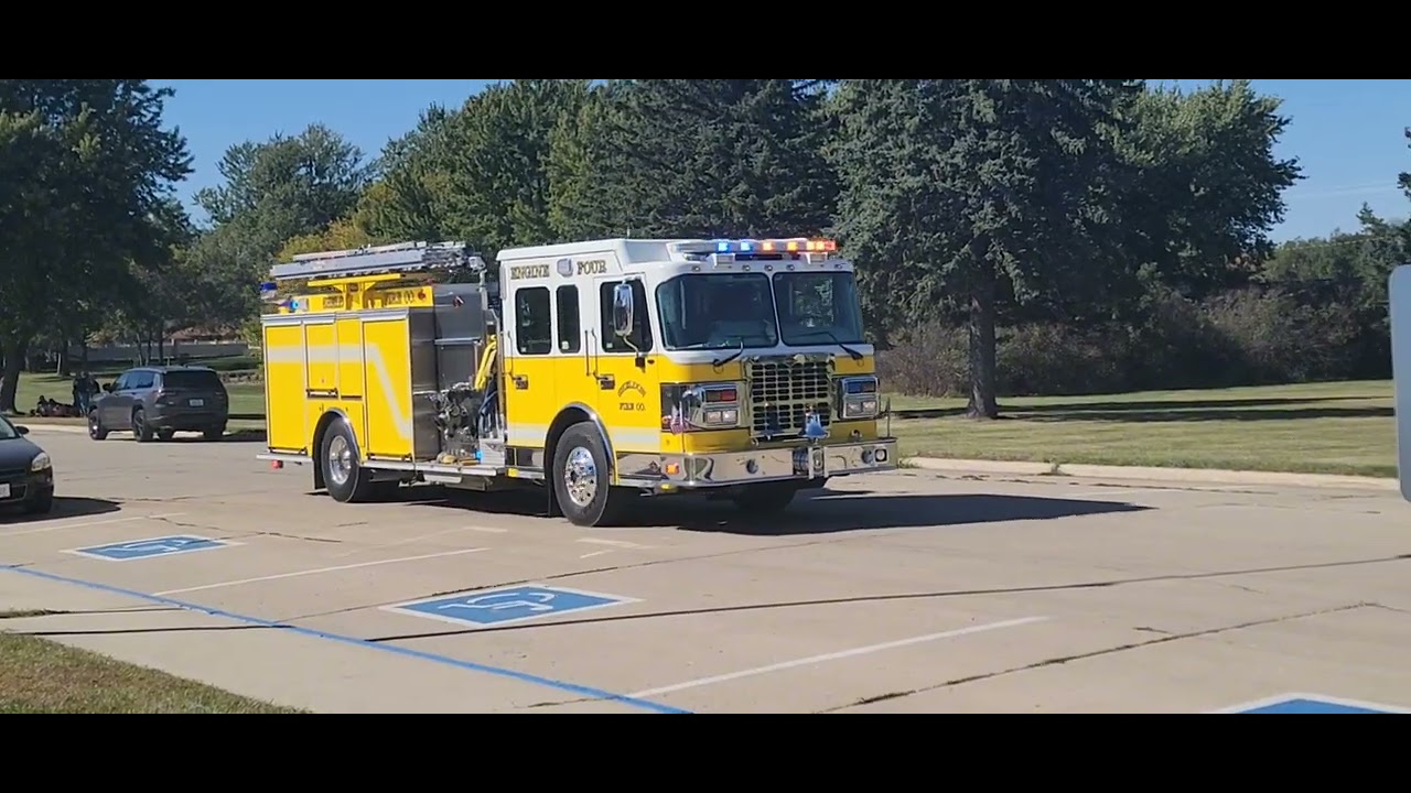 Sheldon Fire Company engine 4 and Sheldon PD at homecoming parade - YouTube
