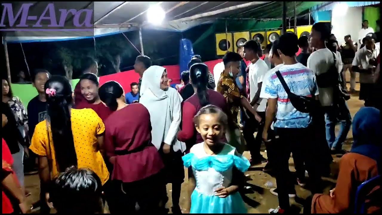lagu joget Dolo larantuka, joget pesta di gunta samba, kaltim - YouTube