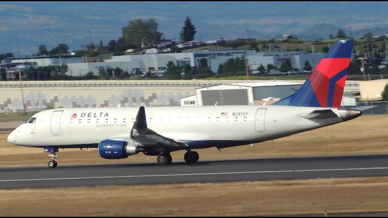 Delta Connection (SkyWest) Embraer ERJ-175 [N281SY] takeoff from MFR ...