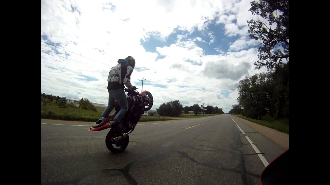 03 kawaski 636 stunt bike and 07 zx6 wheelies - YouTube