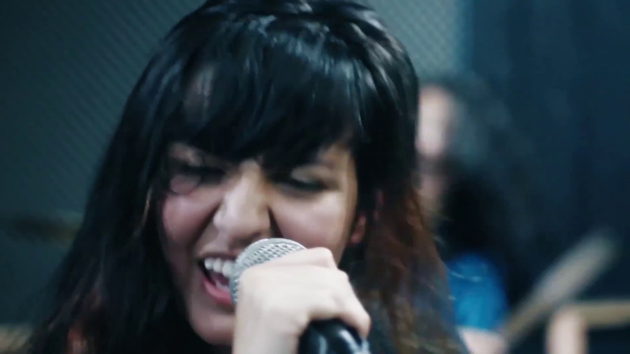 Cuervo Rojo - Miserable Felicidad (Video Oficial) - YouTube