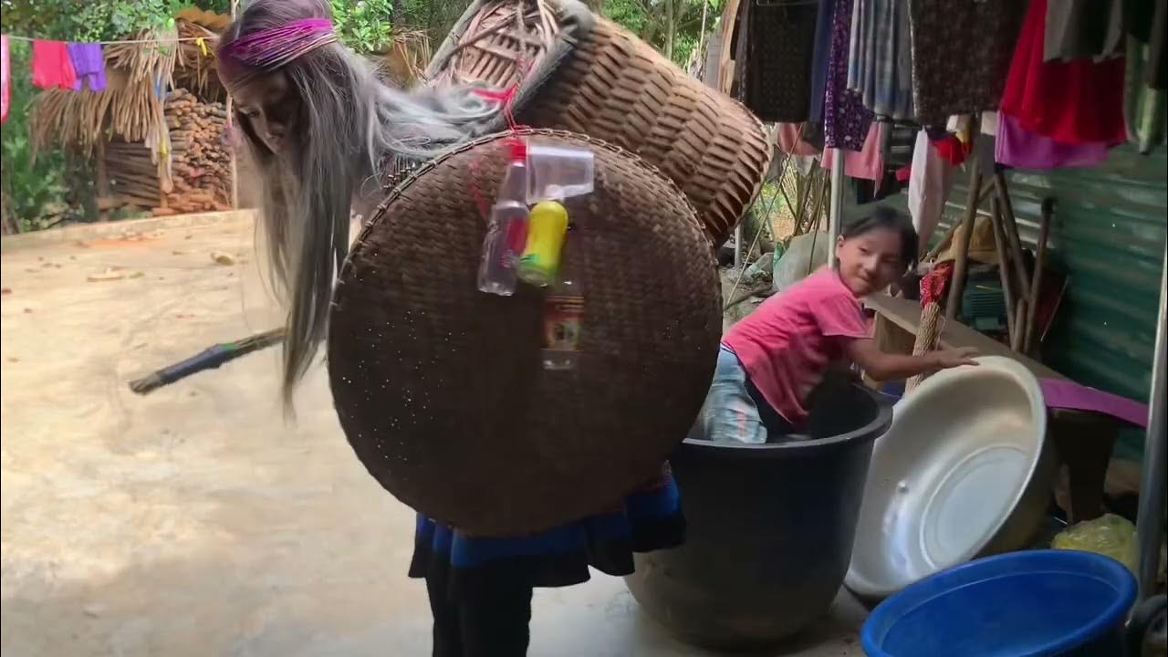 Niam Tais Poj Dab - YouTube