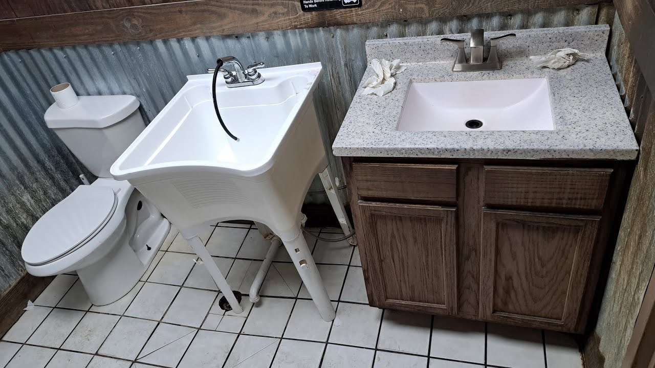 Exxon Men's Restroom - YouTube