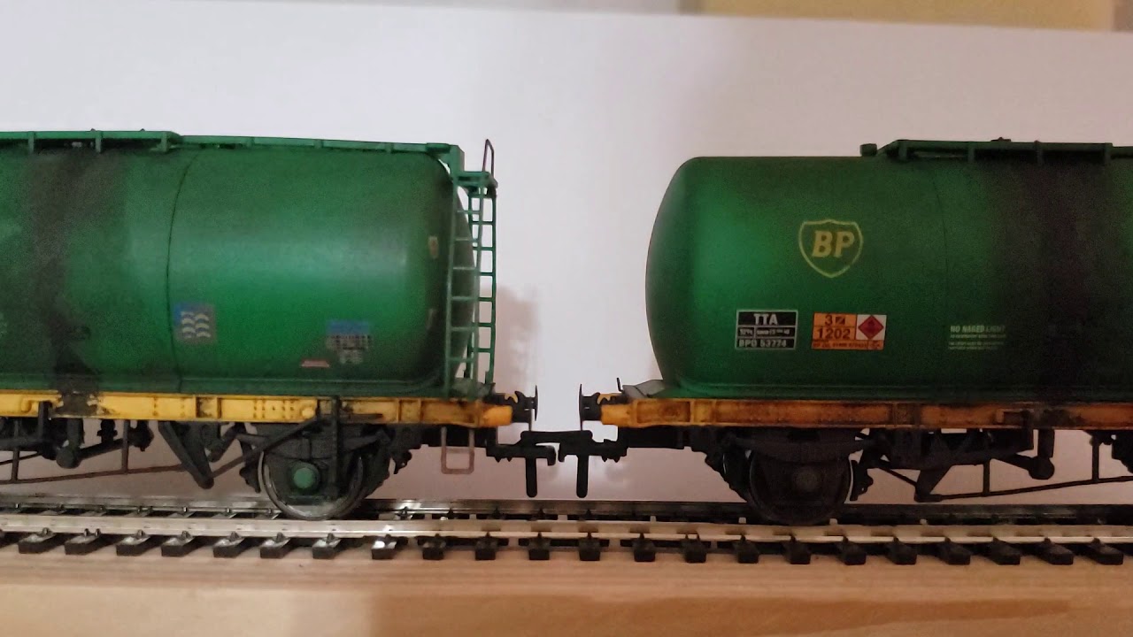 Hornby, Bachmann Uncoupler. - YouTube