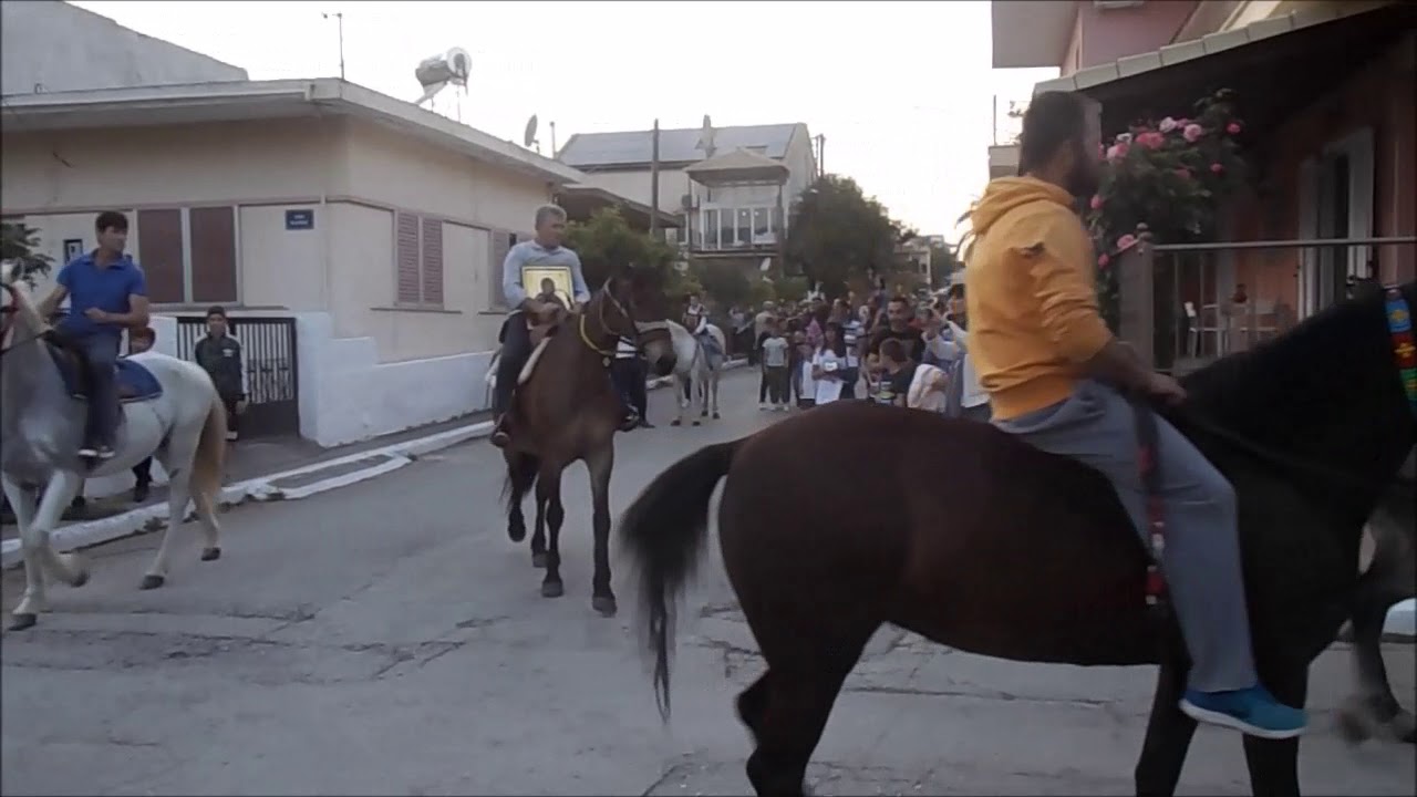 Νέα Σελεύκεια: H Λιτανεία της εικόνας του Αγίου Γεωργίου με άλογα - YouTube