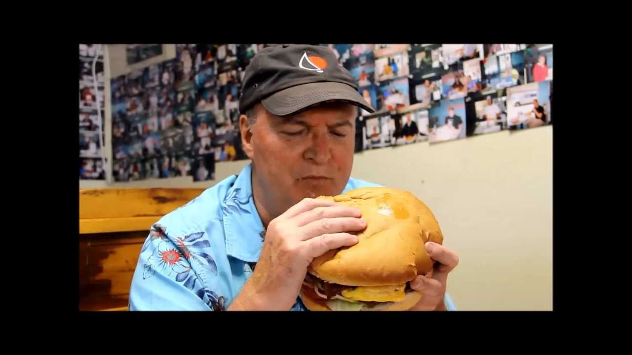 Tasting the City eats one of Big Fred's One Pound Patriot Burger - YouTube