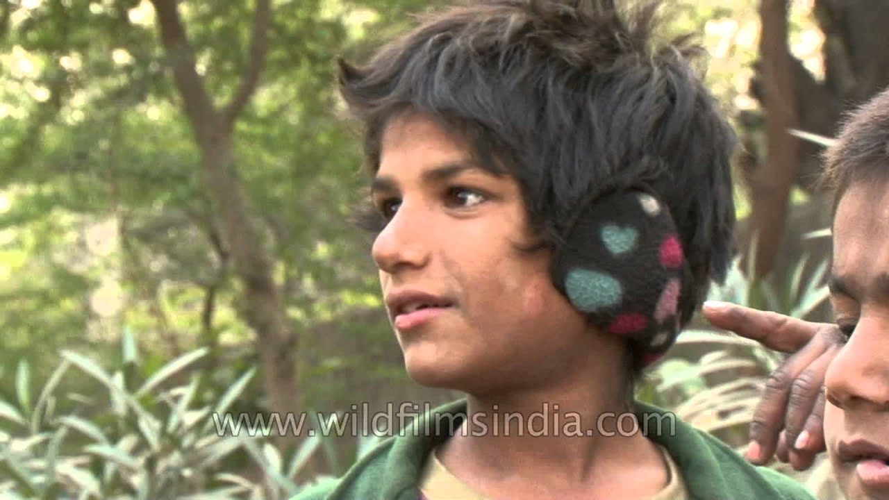 Handsome rag picker boy on Delhi streets - YouTube