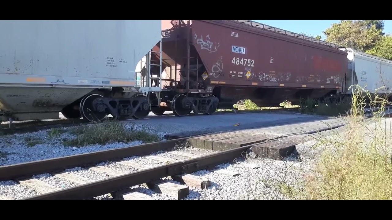 Missouri and northern Arkansas railroad switching rail cars - YouTube