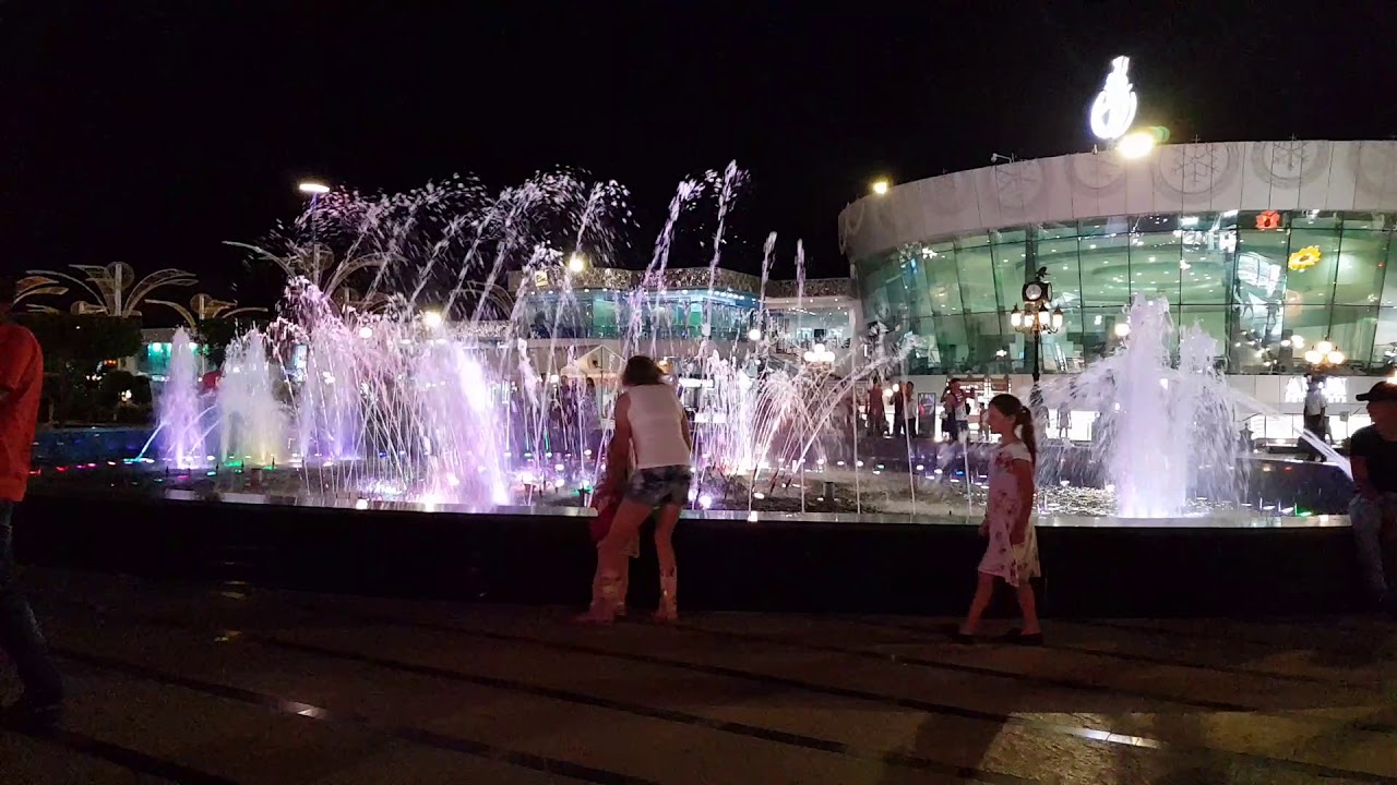 Soho square dancing fountain - YouTube