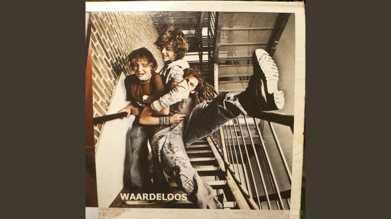 Waardeloos = Waardeloos - YouTube
