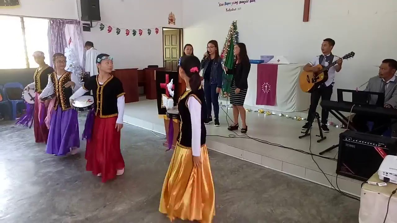 Dusun Christian song, Kampung Menggerimot, Sook, Sabah - YouTube