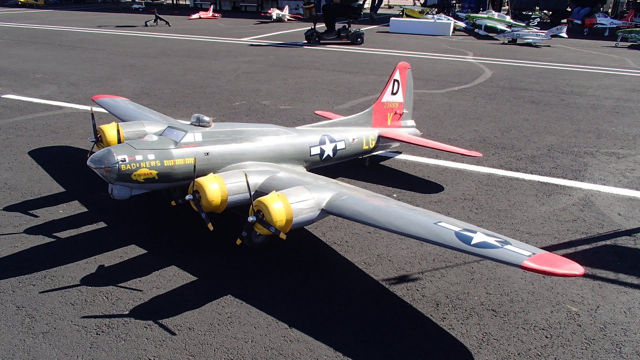 Vintage RC B-17 Flying Fortress (Bob Holman Plans) w/ John Mangino at ...