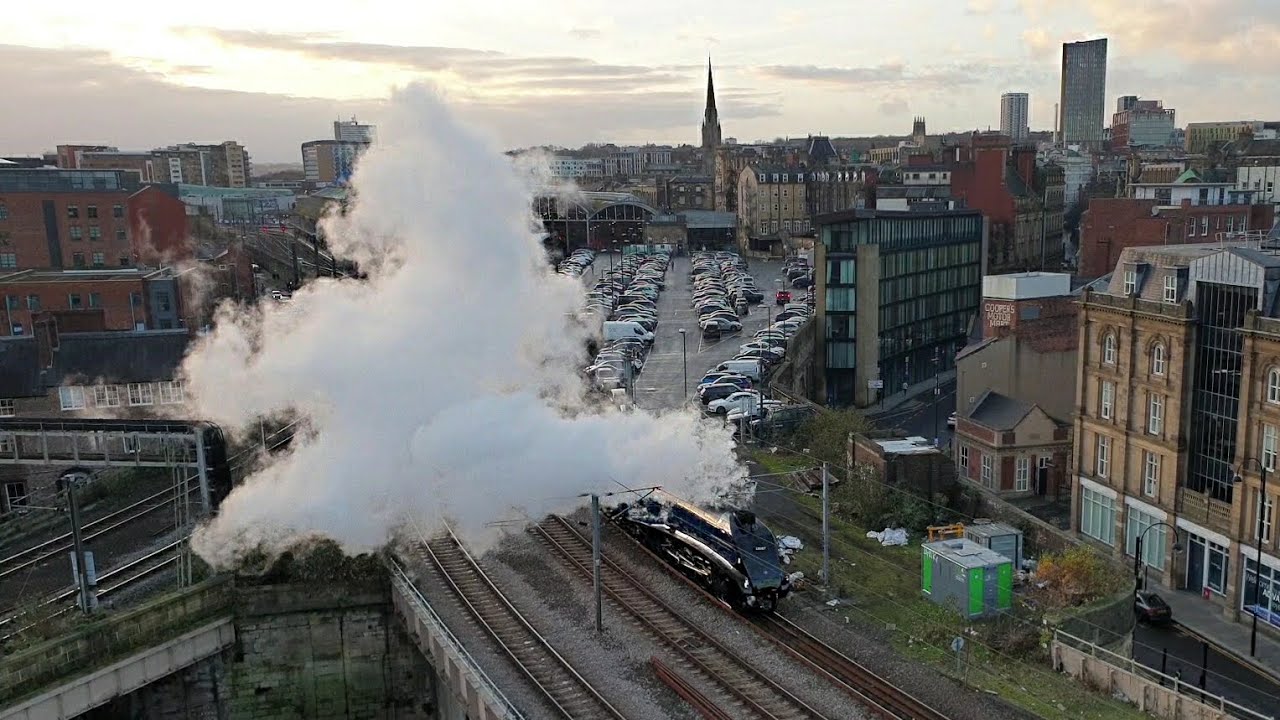 60007 Sir Nigel Gresley Chases The Sunset! Edinburgh Christmas Market ...