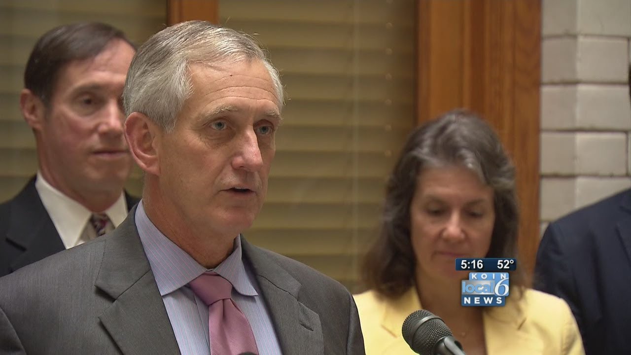 Feds reach agreement on Portland police reform - YouTube