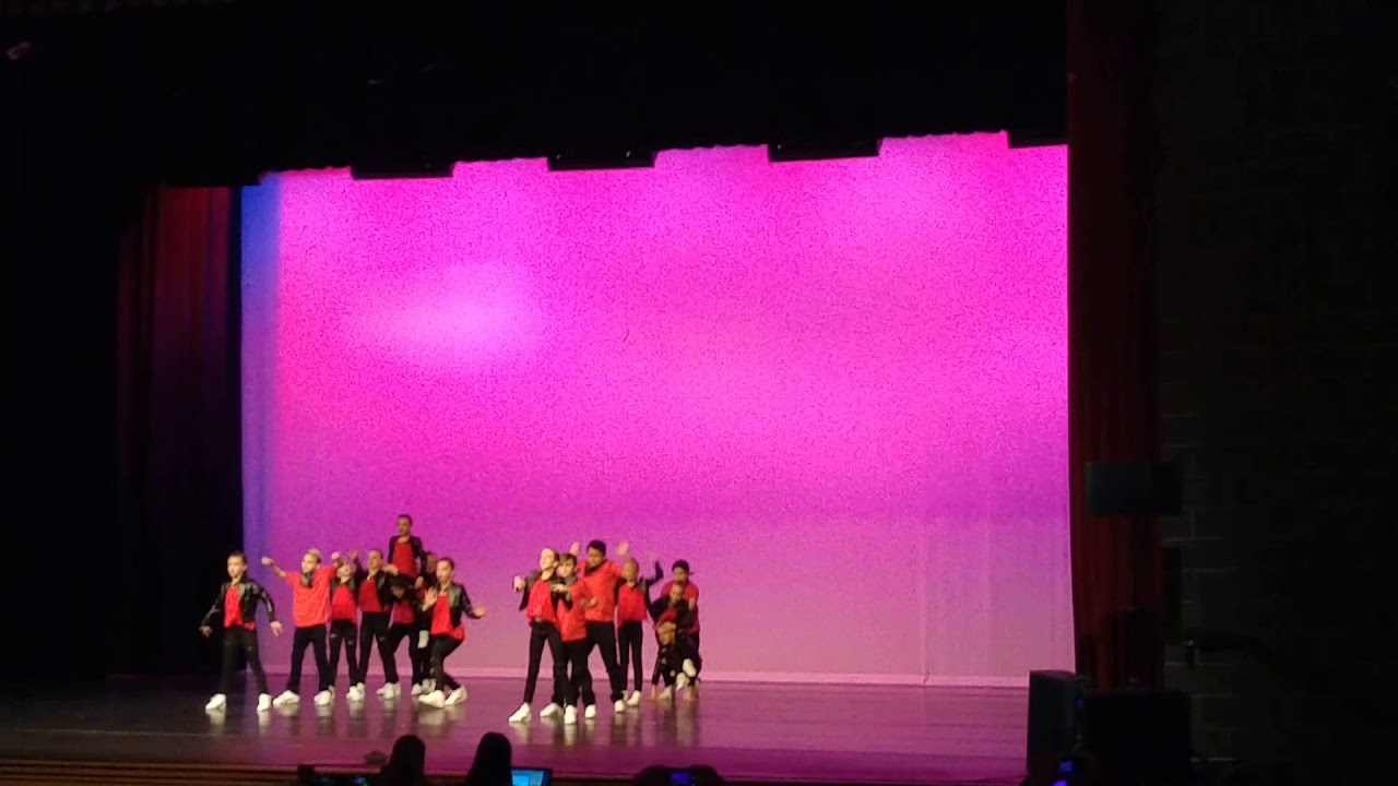 Gravity dance center - YouTube
