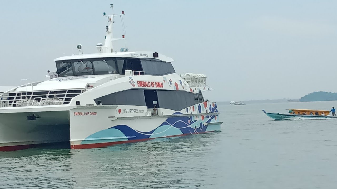 Kapal Ferry Batam Jet 1 dan Emerald of Dumai Tiba di Pelabuhan Sekupang ...