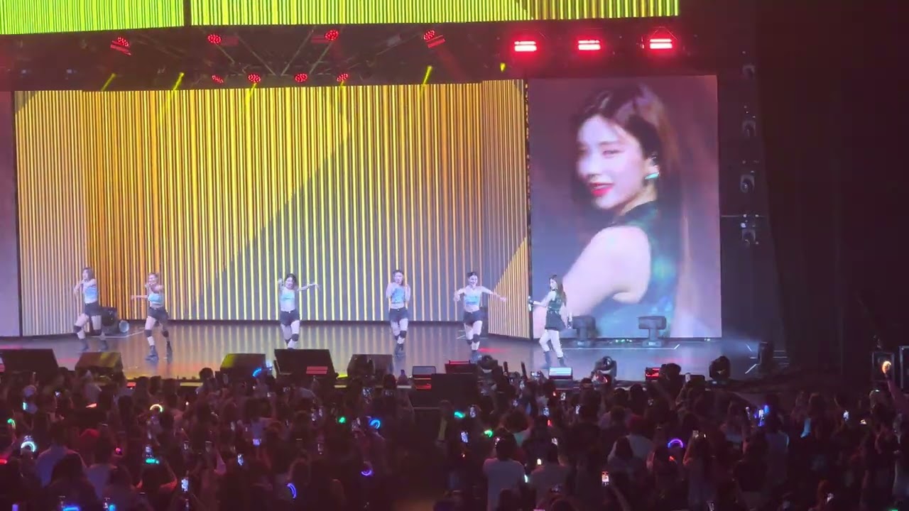 Yeji Solo Performance (Live 4k) - YouTube
