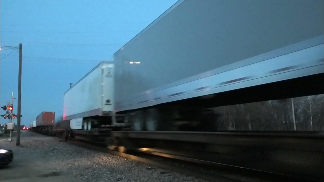 Deep K5HL on BNSF 7425 West in Mazon, IL 3/28/21 - YouTube